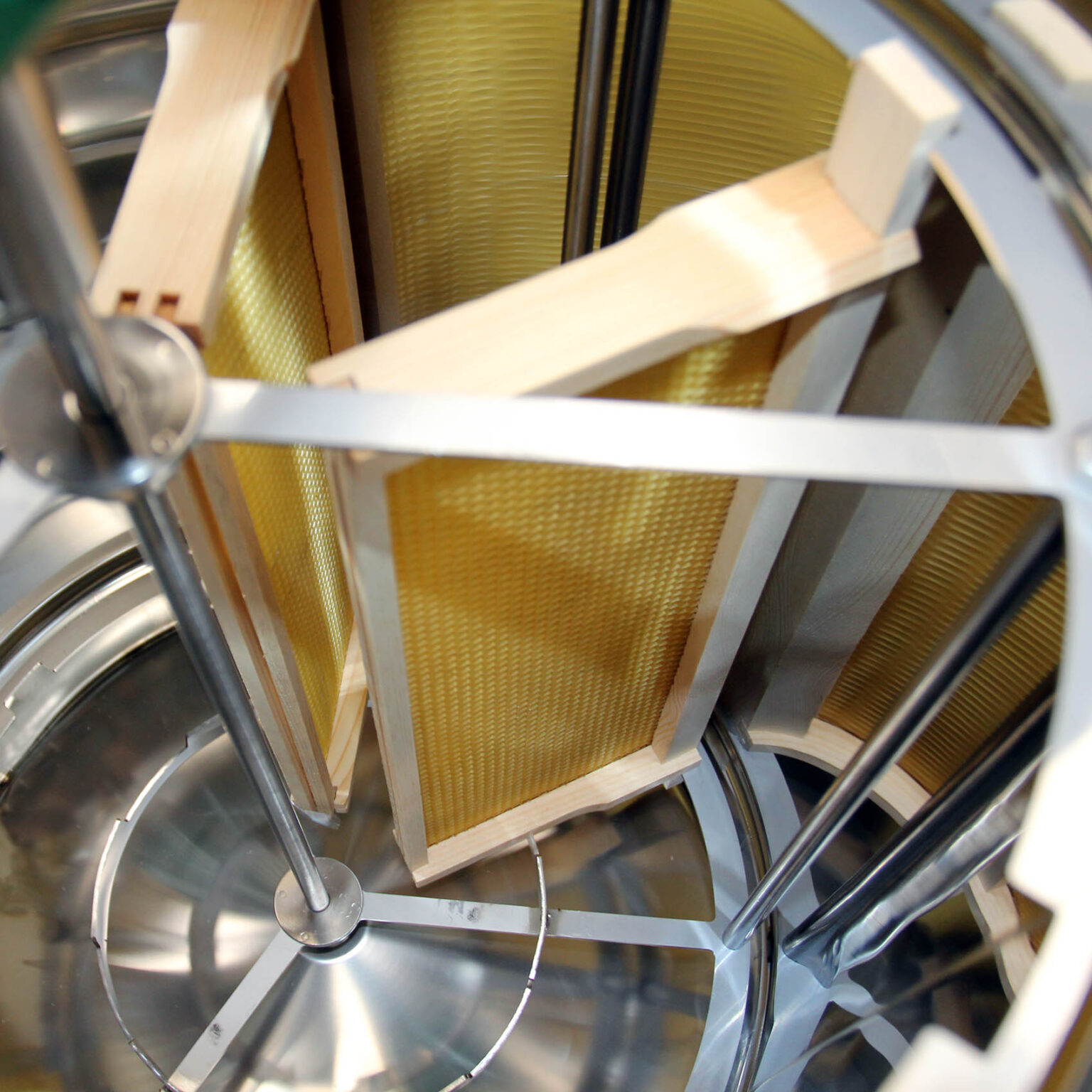 Radial Honey Extractor 6 Frame Manual 380 - Welcome to Actiasbee