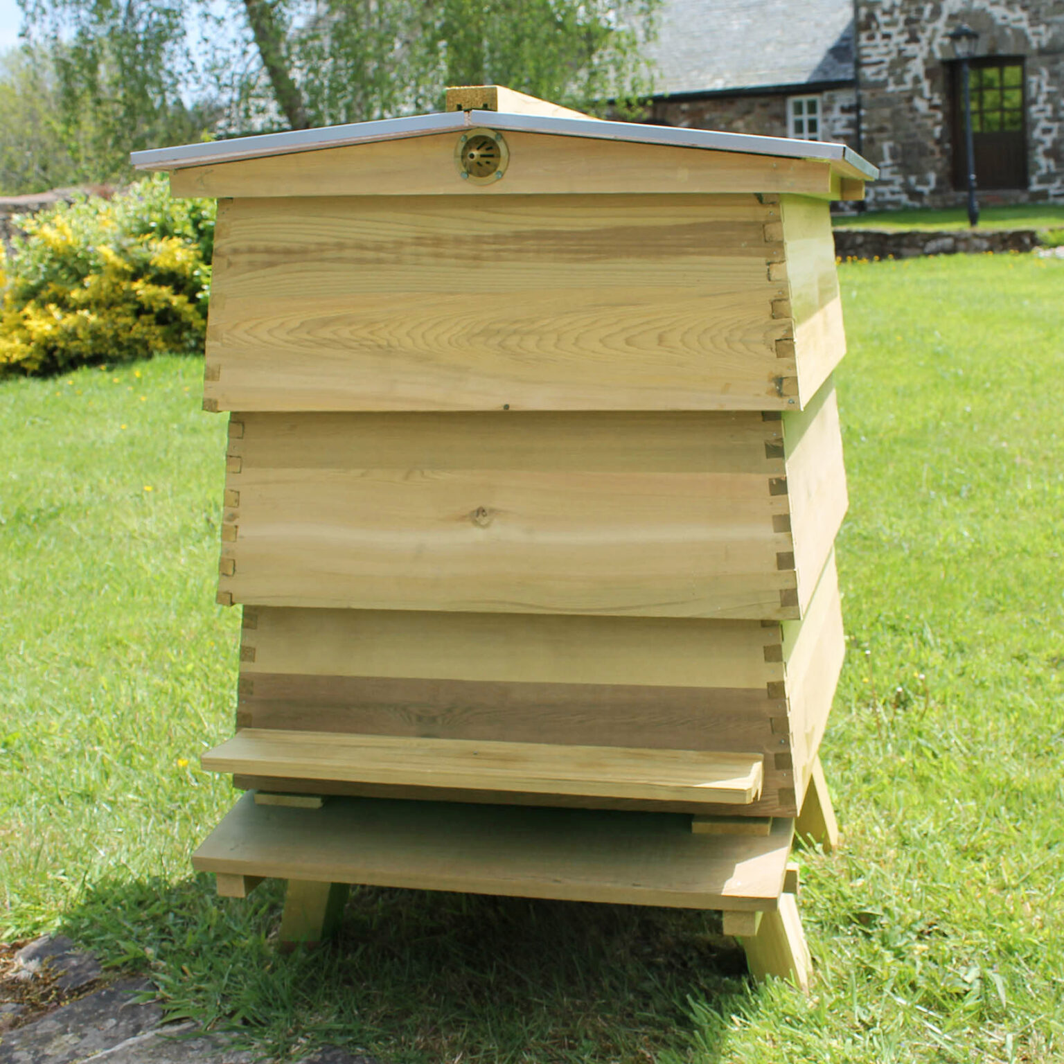 WBC Beehive w/Gabled Roof | New Zealand Pine - Welcome to Actiasbee
